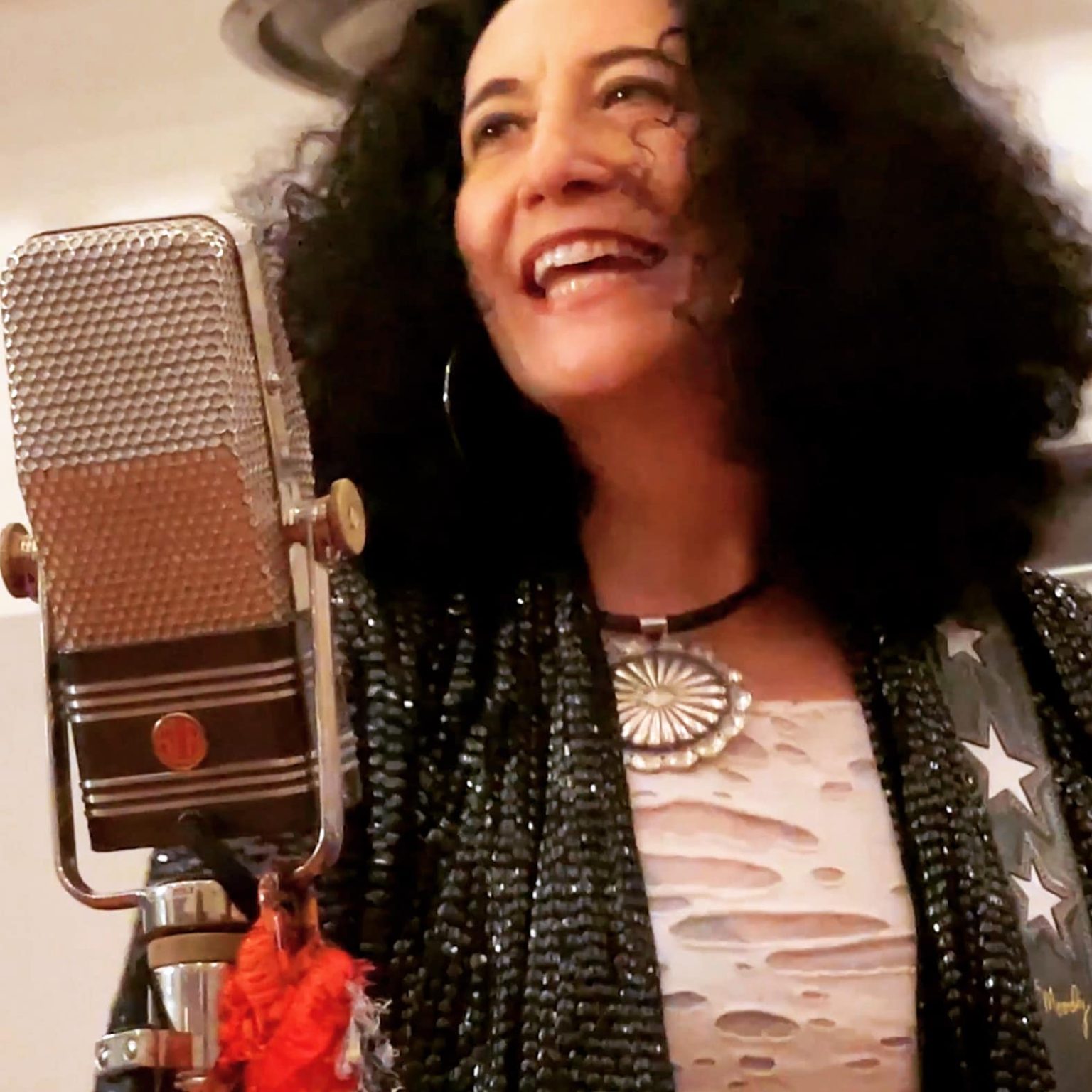 Eljuri nos presenta su nuevo sencillo «La Voz»