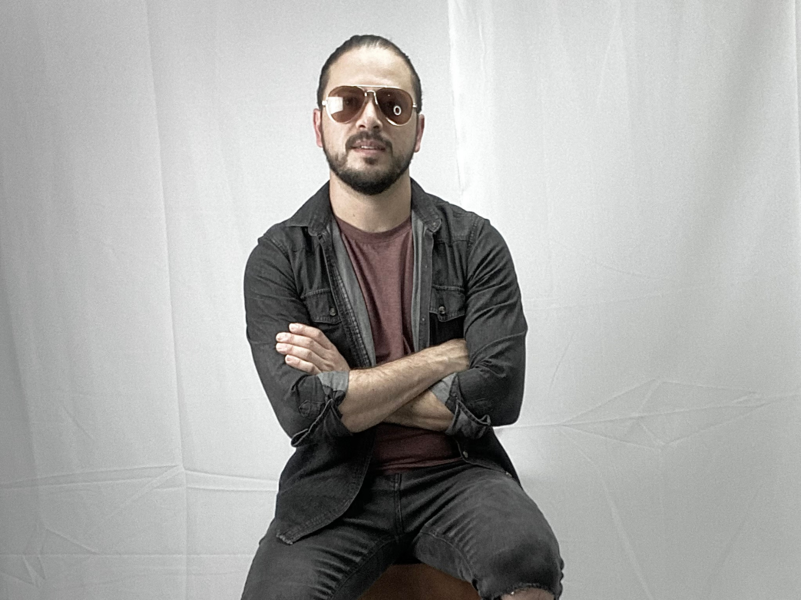 Pablo Ugalde lanza «Sonríe (Studio)» - Bravo Revista