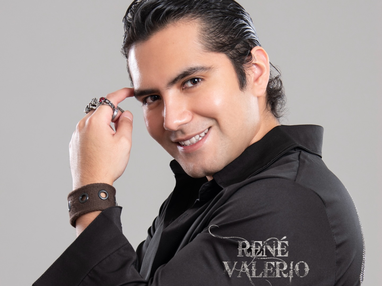 René Valerio y su medley «Duele Amar - No Volveré a Verte» - Bravo Revista